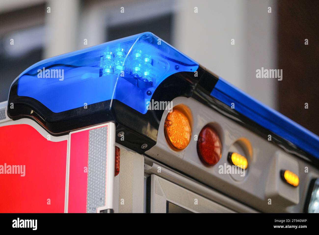 Ambulance beacon light hi-res stock photography and images - Alamy