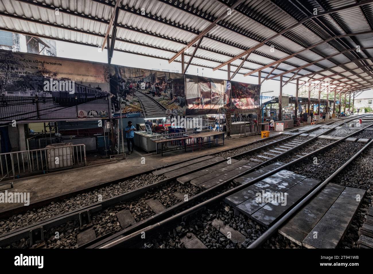 Mae klong ban leem railway hi-res stock photography and images - Alamy