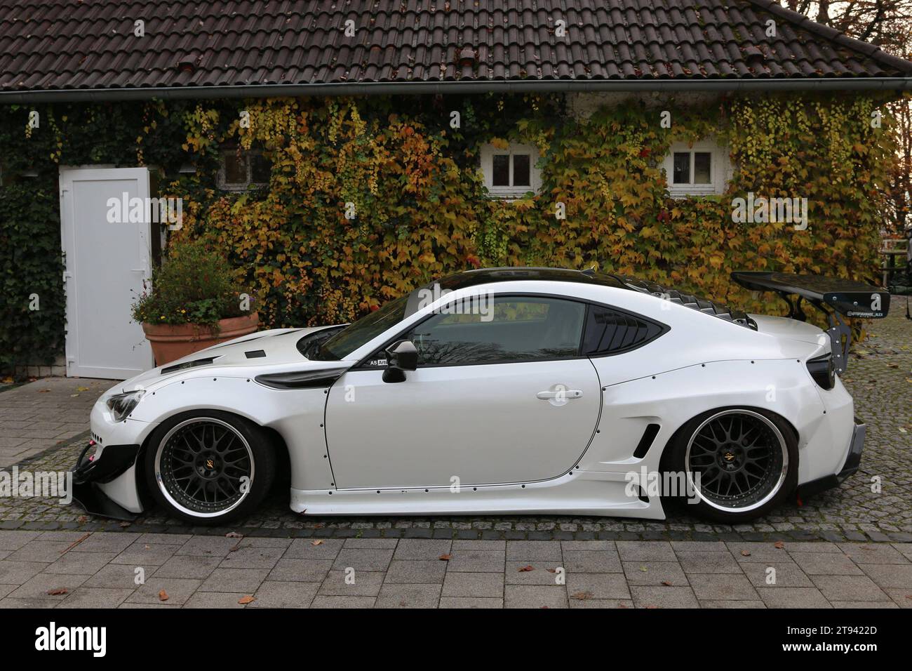 Toyota GT86 Baujahr 2013 mit V3 Pandem Breitbau Tuning Kit Tofugarage ...