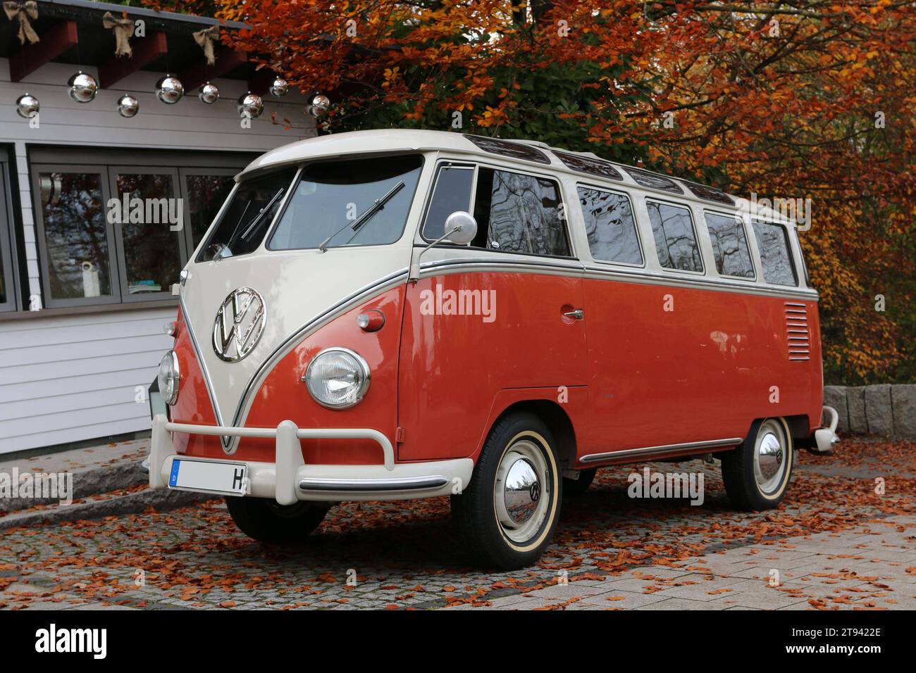 VW Samba Bus T1 Oldtimer mit H-Kennzeichen, Bulli, Pressetermin Classic Cars am 22.11.2023 zum ...