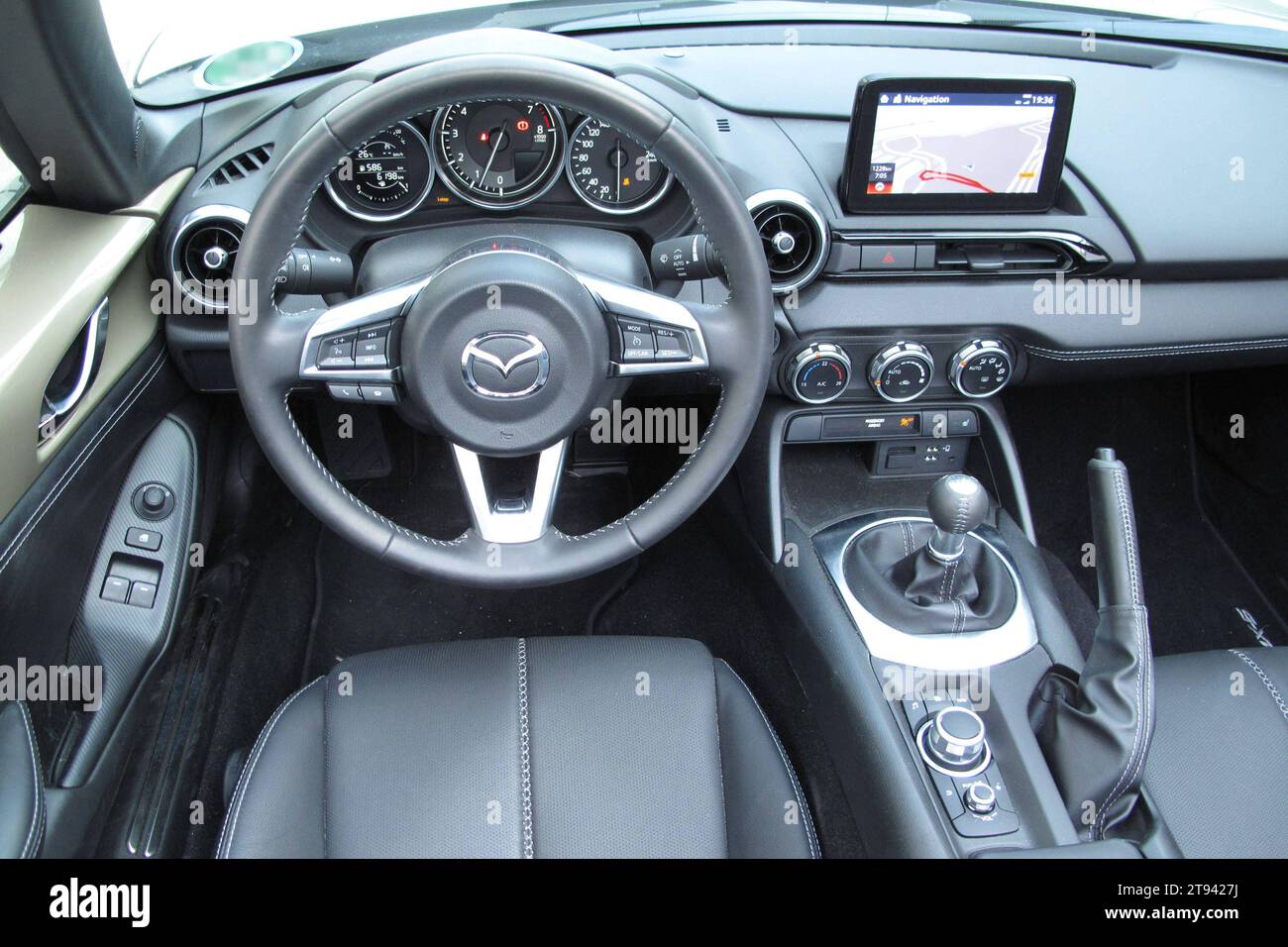 Mazda innenraum hi-res stock photography and images - Alamy