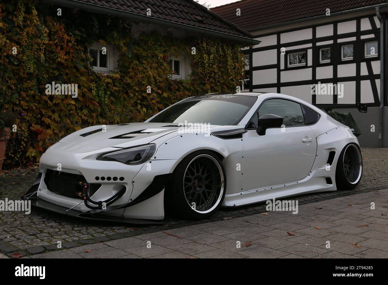 Toyota GT86 Baujahr 2013 mit V3 Pandem Breitbau Tuning Kit Tofugarage ...