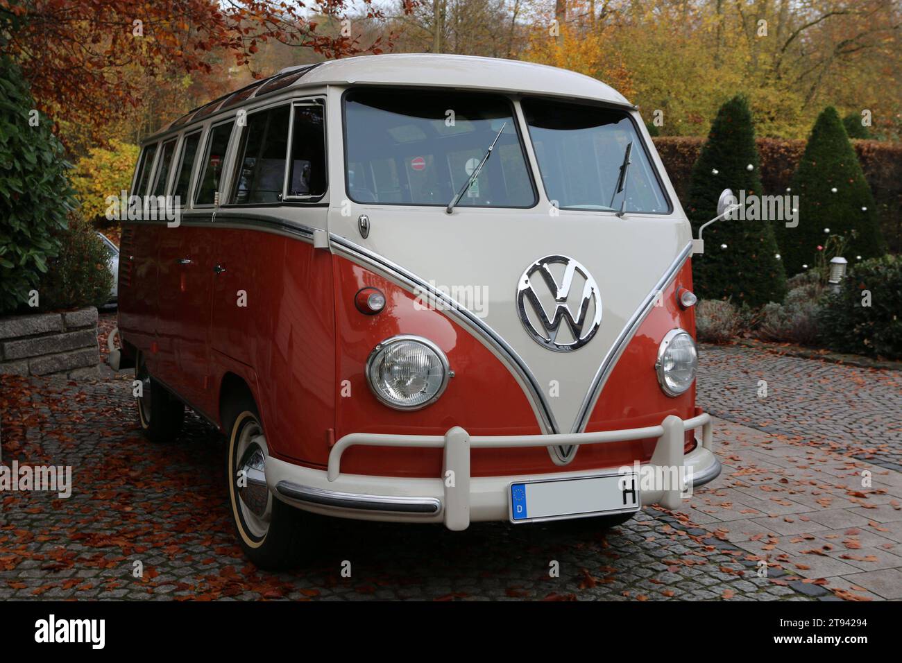 VW Samba Bus T1 Oldtimer mit H-Kennzeichen, Bulli, Pressetermin Classic ...