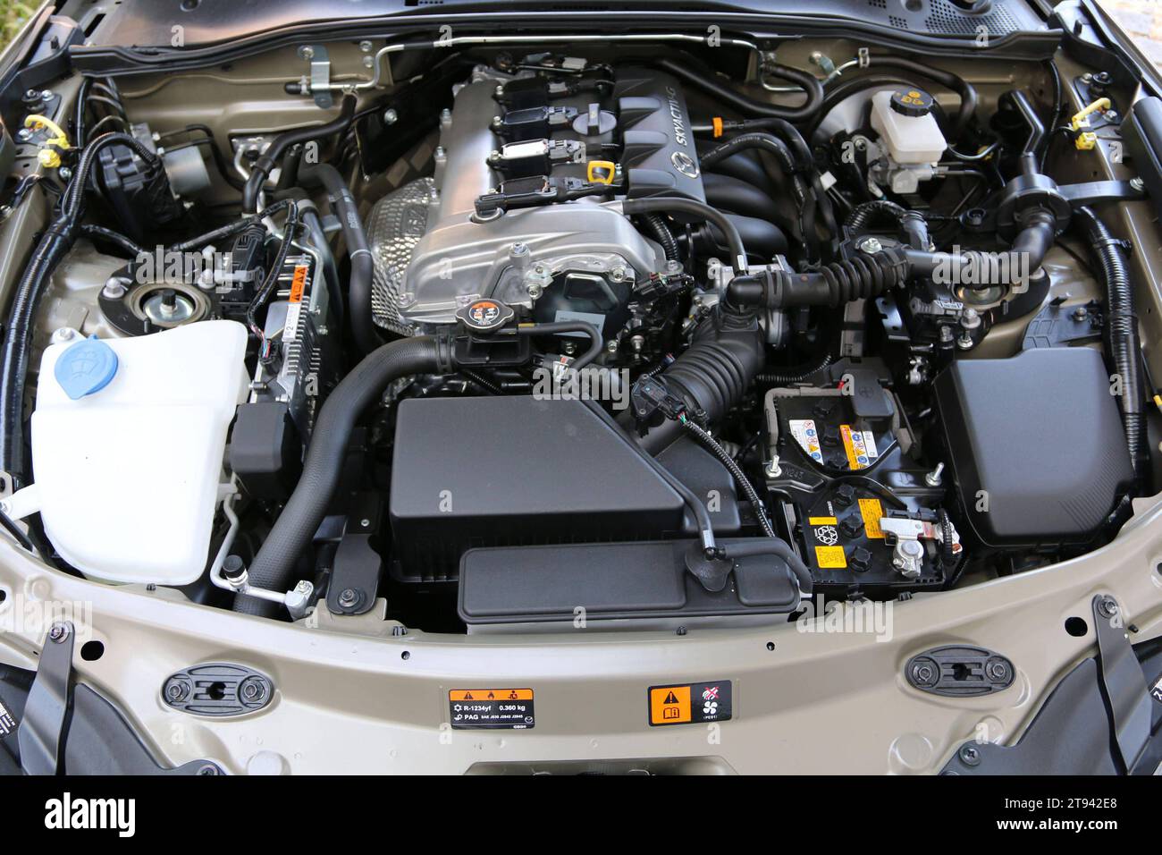 Motorraum Luftfilterkasten, Batterie, Nebenaggregate, Wischwasserbehälter, Motor 4 Zylinder ...