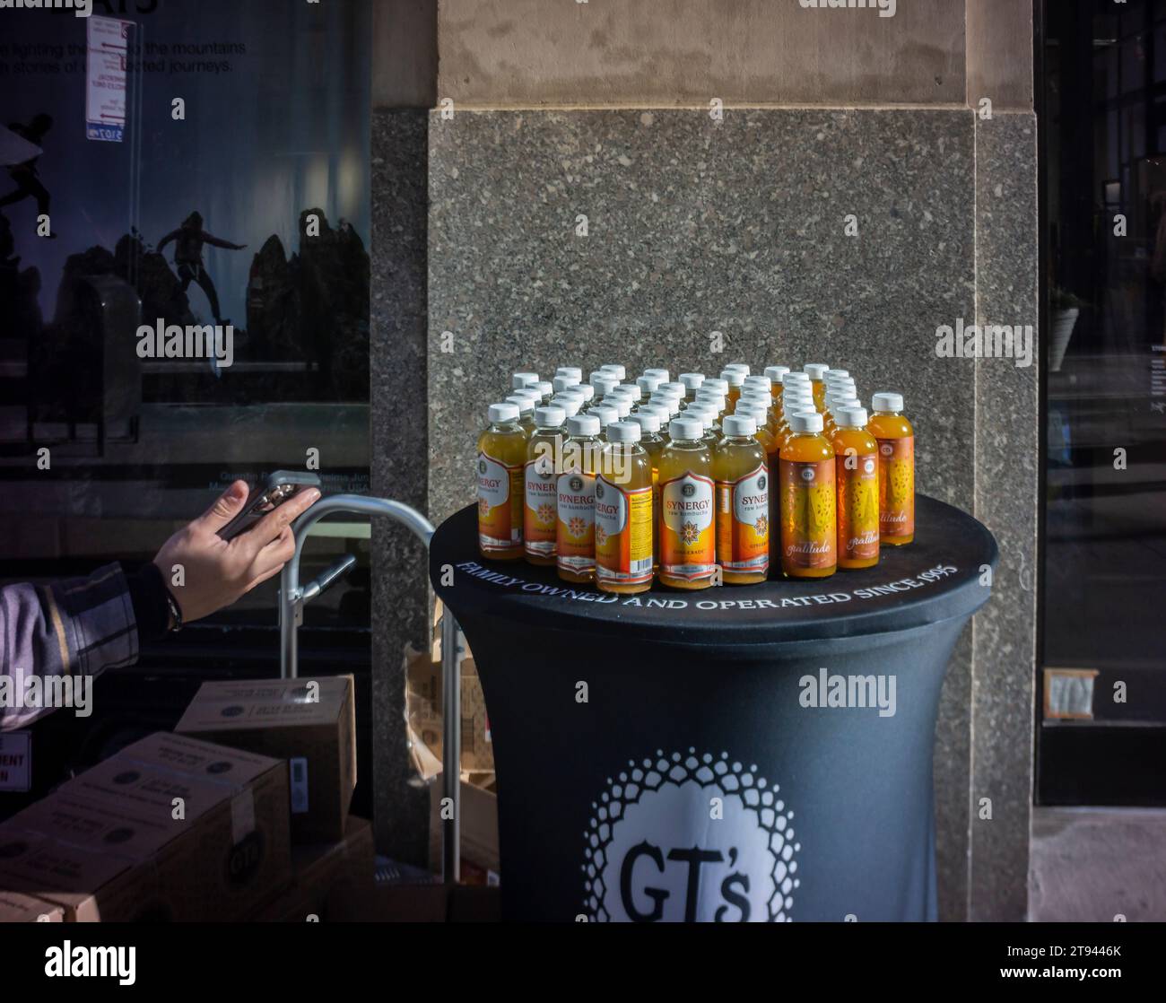 Distributed samples hi-res stock photography and images - Alamy