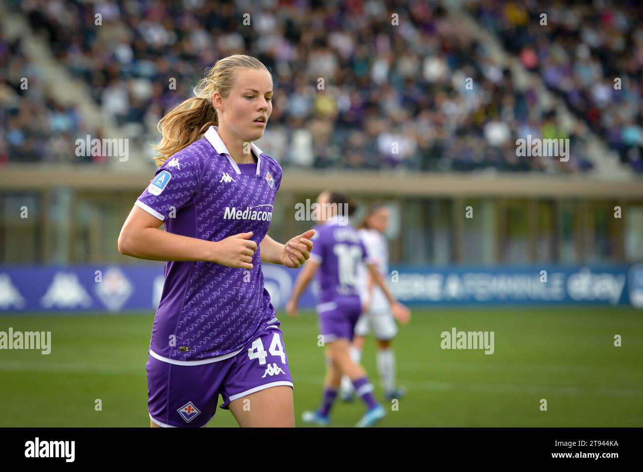 Femminile emma hi-res stock photography and images - Alamy