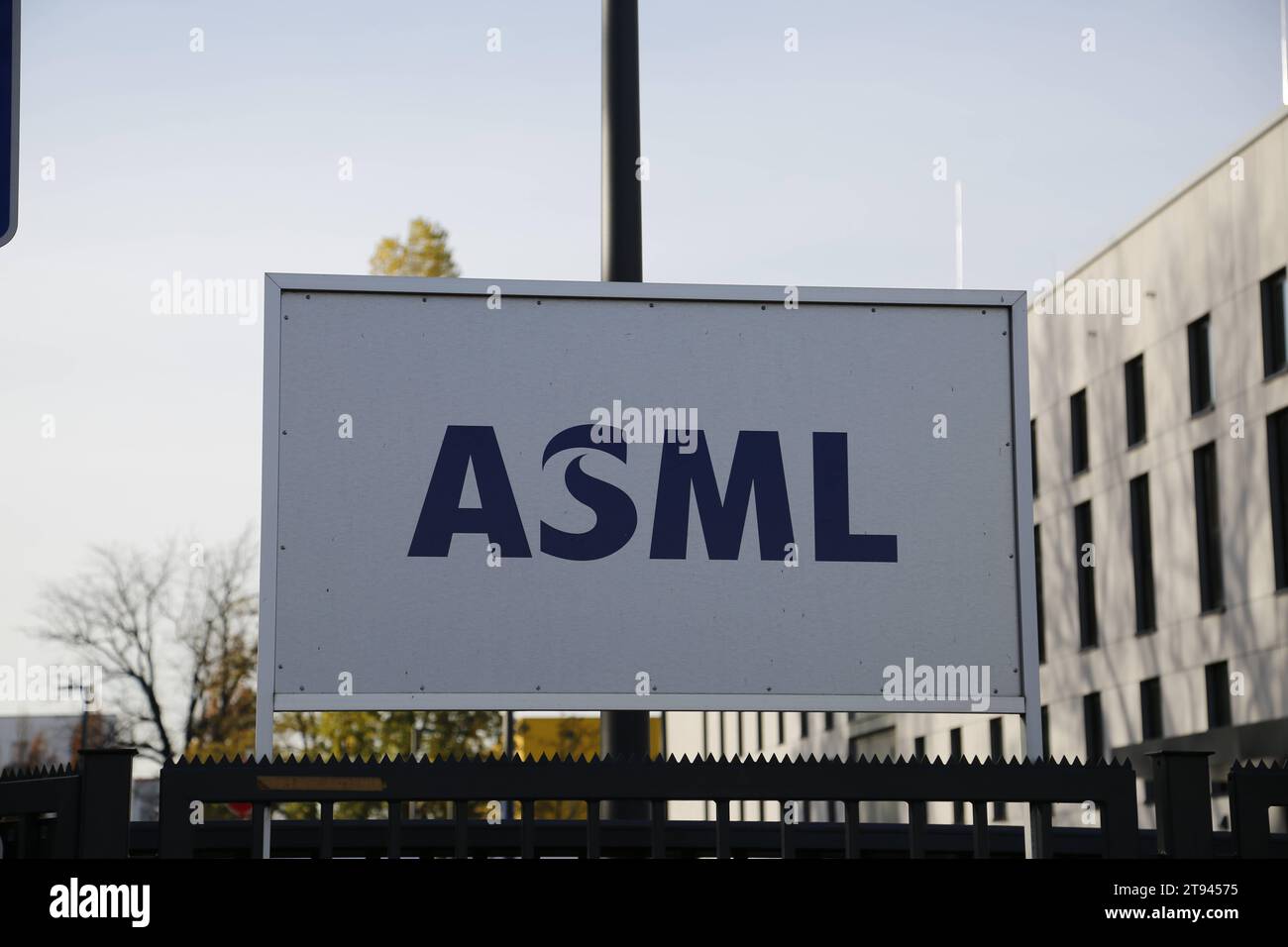 ASML in der Waldkraiburger Straße in Berlin am 22.11.2023 *** ASML in Waldkraiburger Straße in ...