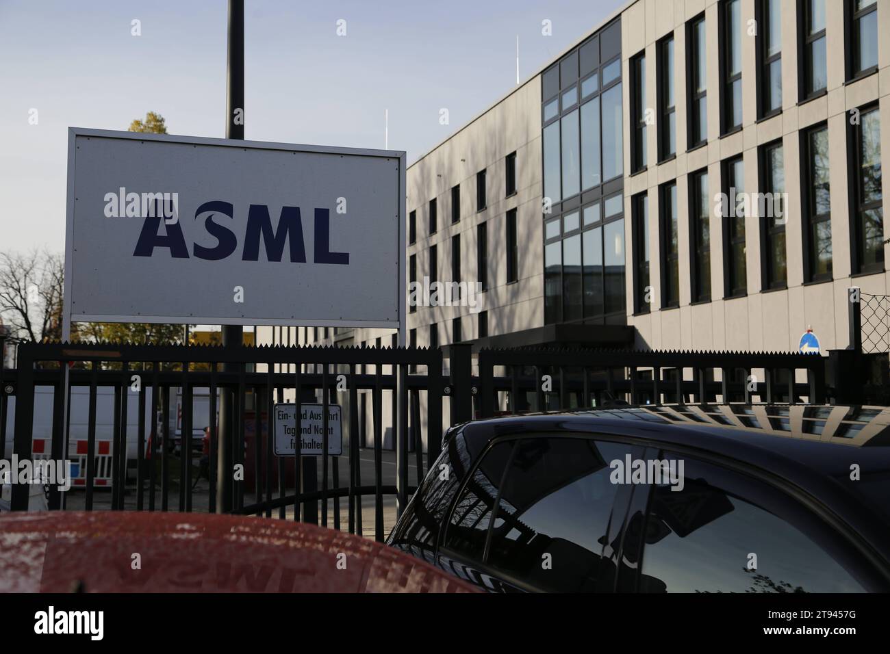 ASML in der Waldkraiburger Straße in Berlin am 22.11.2023 *** ASML in Waldkraiburger Straße in ...