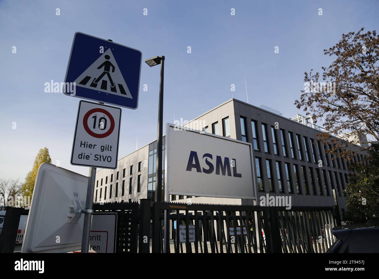 ASML in der Waldkraiburger Straße in Berlin am 22.11.2023 *** ASML in Waldkraiburger Straße in ...