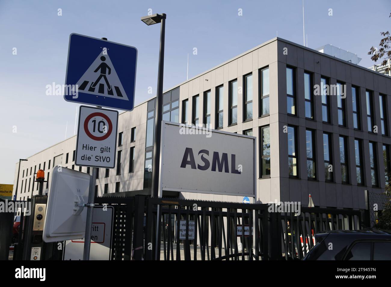ASML in der Waldkraiburger Straße in Berlin am 22.11.2023 *** ASML in Waldkraiburger Straße in ...