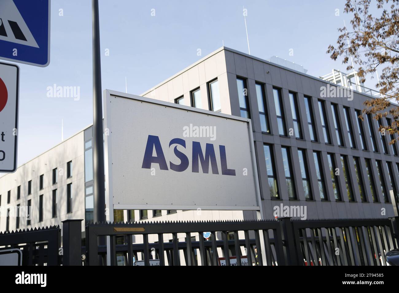 ASML in der Waldkraiburger Straße in Berlin am 22.11.2023 *** ASML in Waldkraiburger Straße in ...