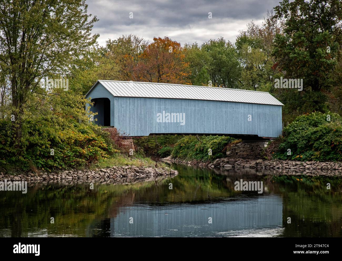 Sheffield Covered Bridge Stock Photo - Alamy