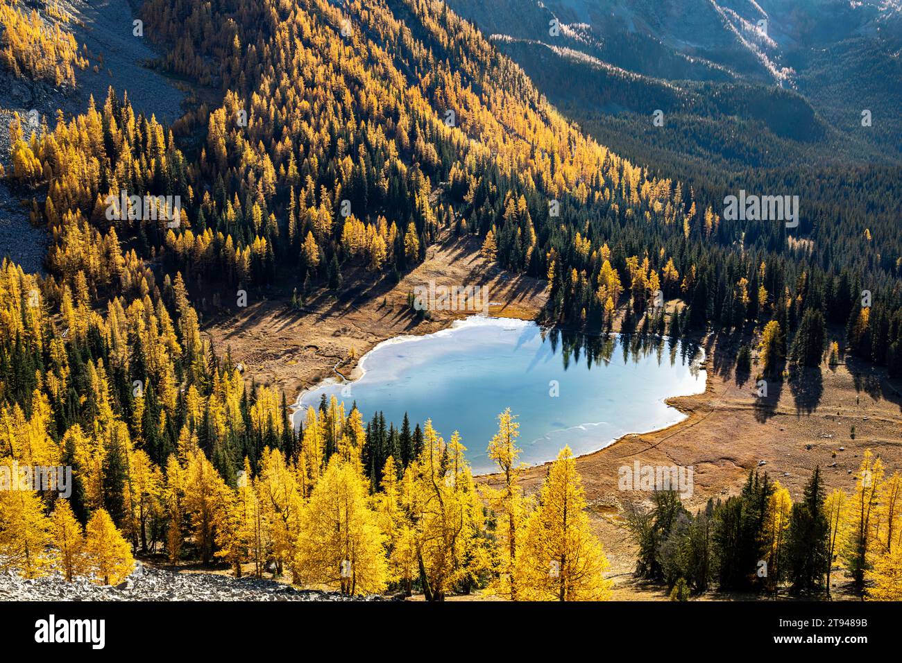 WA23742-00...WASHINGTON - Boiling Lake in the fall surrounded by ...