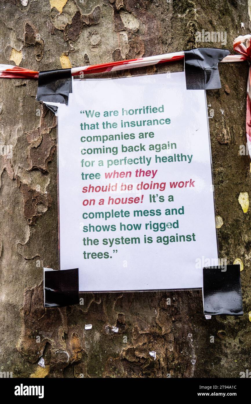 London, England, UK. 22nd Nov, 2023. 'Iggy', a forty foot long ...