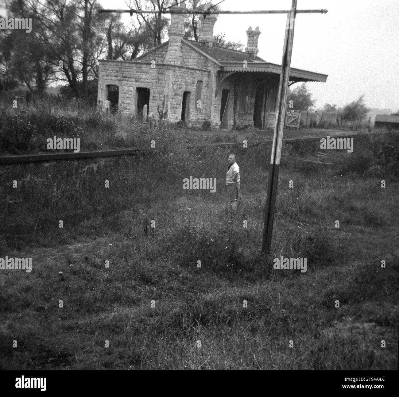 Small white building near Black and White Stock Photos & Images - Alamy