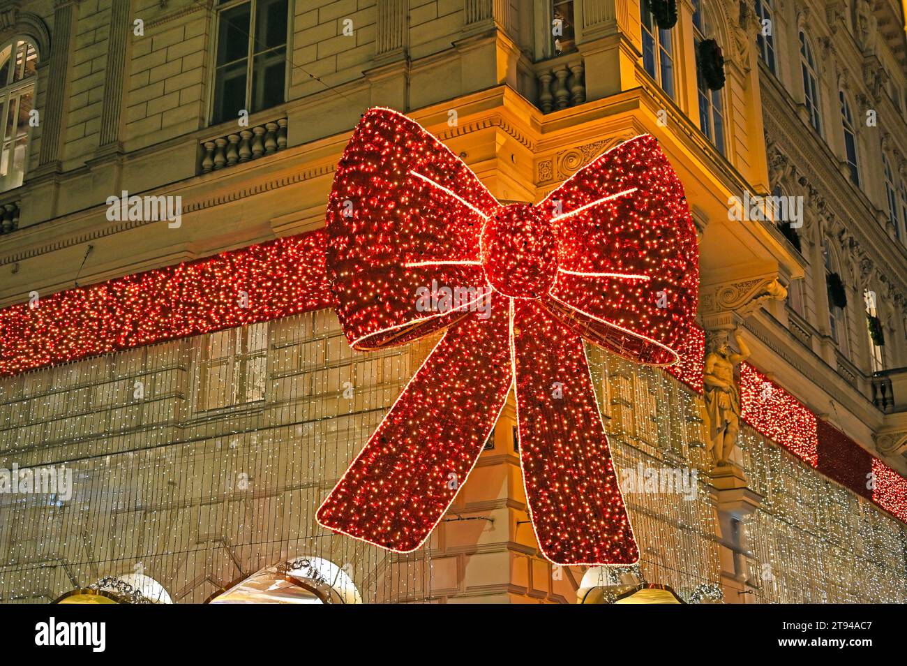 Night illumination vienna city center hi-res stock photography and ...