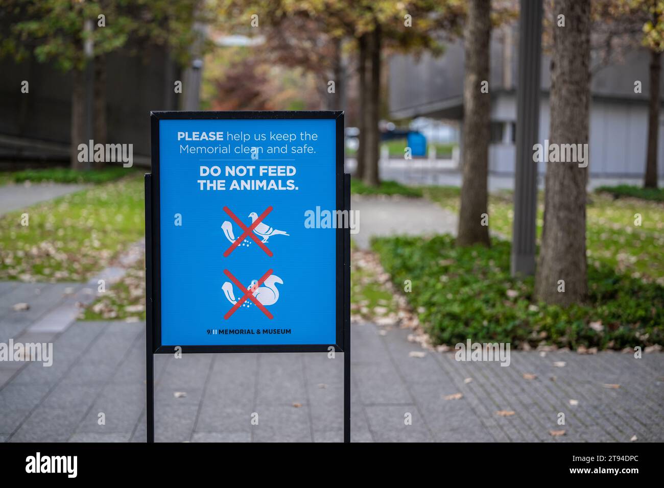 Do not feet the animals cartel Stock Photo - Alamy