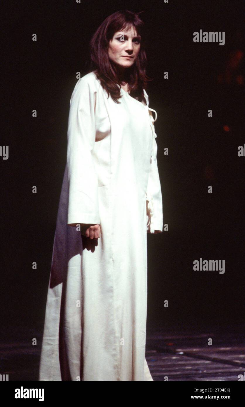 Harriet Walter (Lady Percy) in HENRY IV part 1 by Shakespeare at the ...