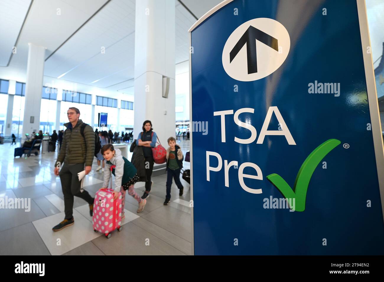 New York, USA. 22nd Nov, 2023. A traveling family arrives at the ...