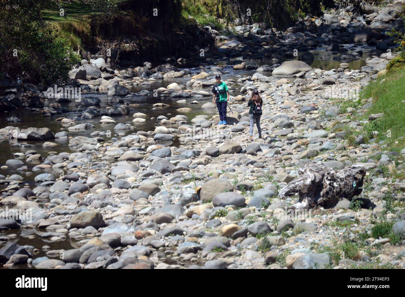 CUENCA-ESTIAJE-RIO TOMEBAMBA Cuenca, Ecuador 22 de noviembre de 2023 El ...