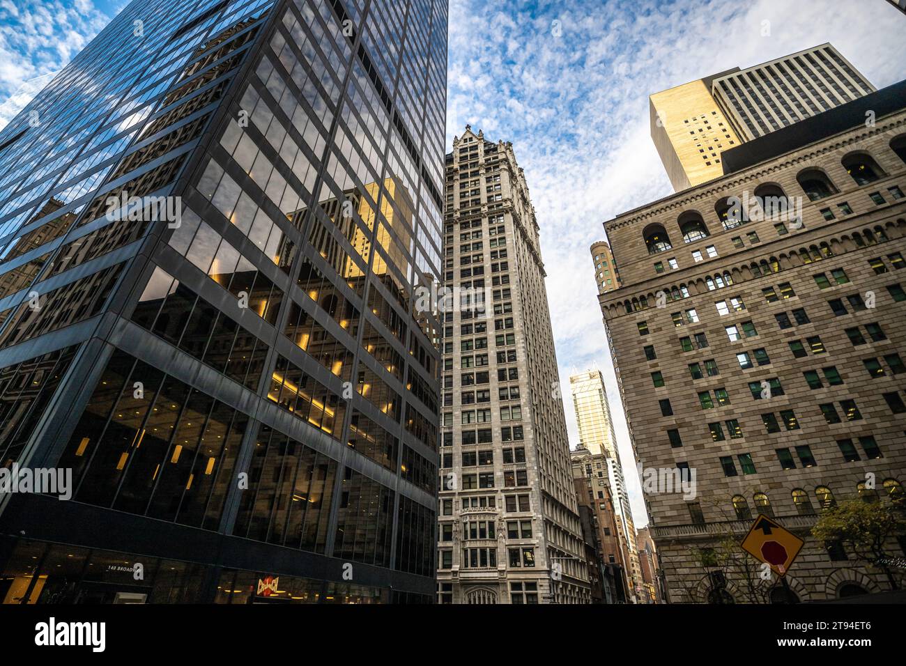 Financial buildings on Wall Street, New York Stock Photo - Alamy