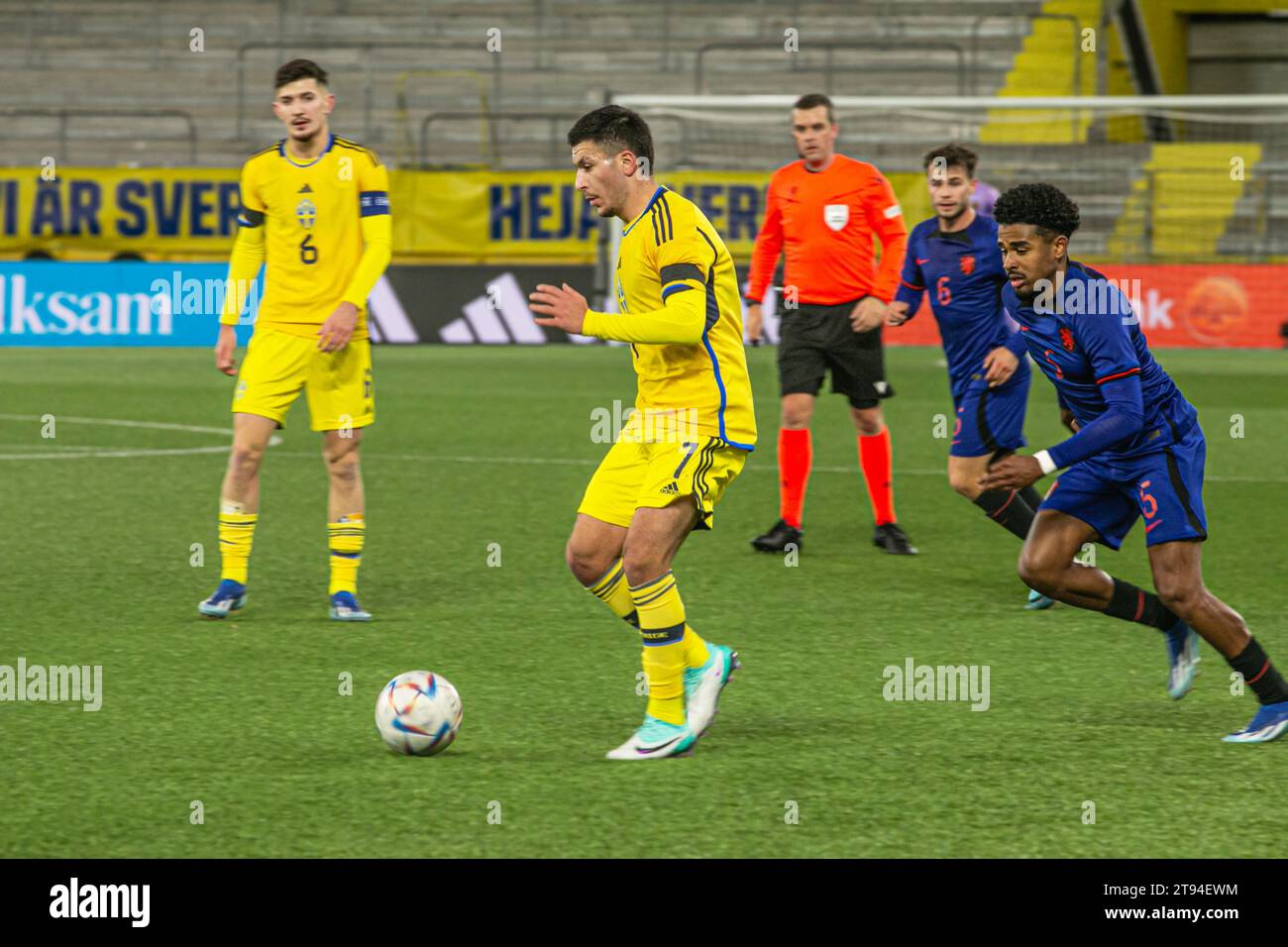 Boraas, Sweden. 20th, November 2023. Roony Bardghji (7) of Sweden seen ...