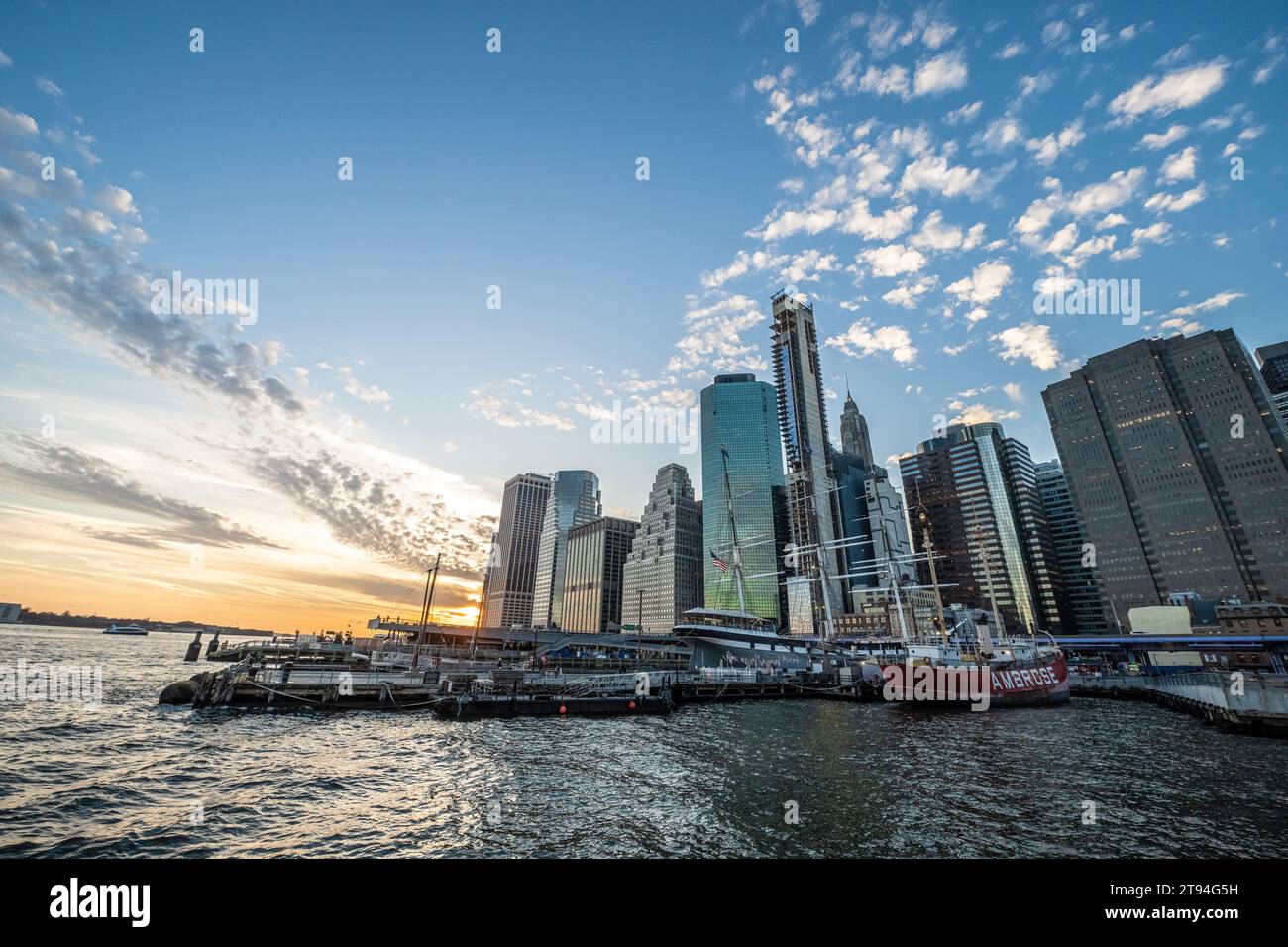 Image of New York Bay and its docks Stock Photo - Alamy