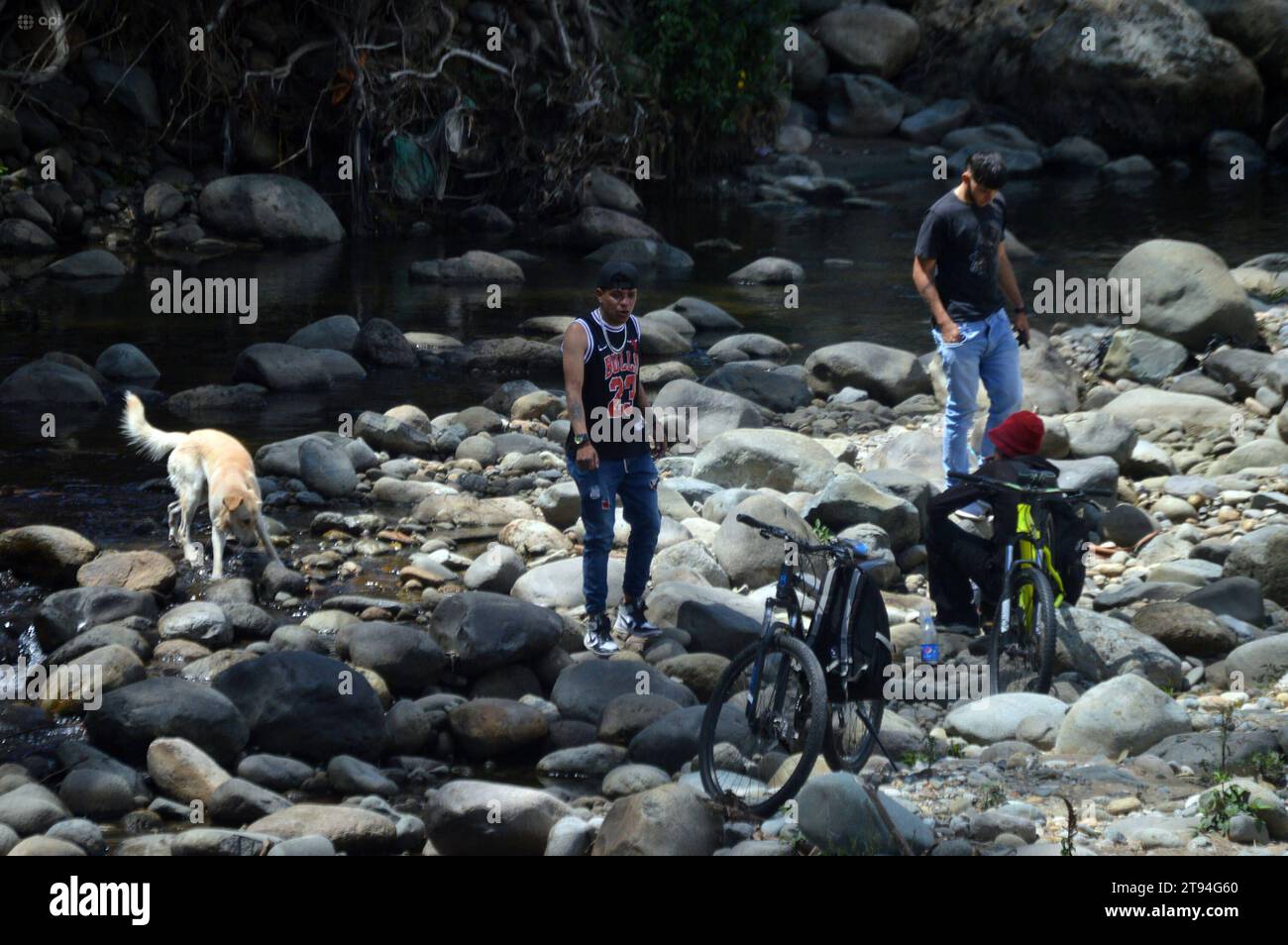 CUENCA-ESTIAJE-RIO TOMEBAMBA Cuenca, Ecuador 22 de noviembre de 2023 El ...
