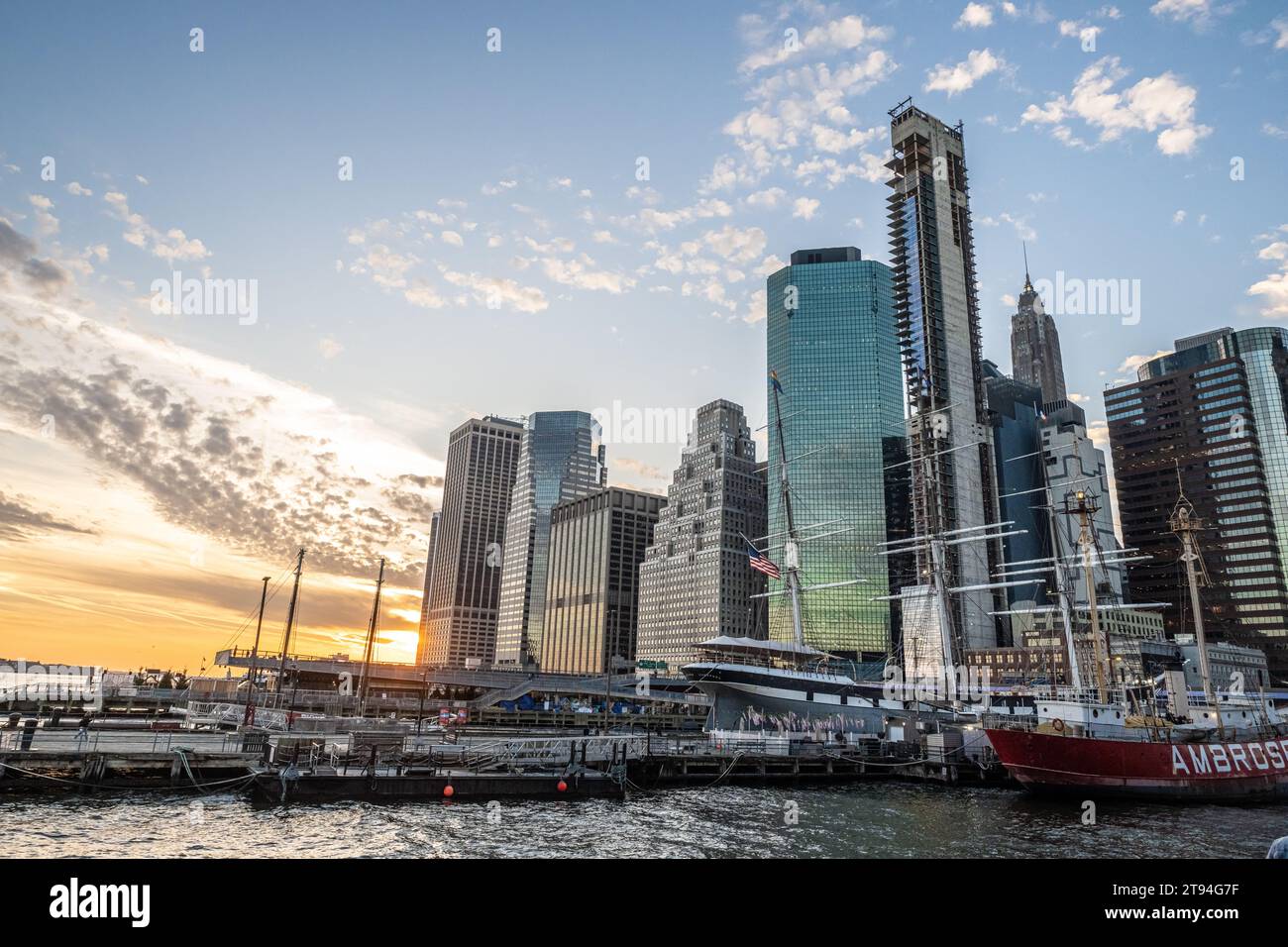 Image of New York Bay and its docks Stock Photo - Alamy