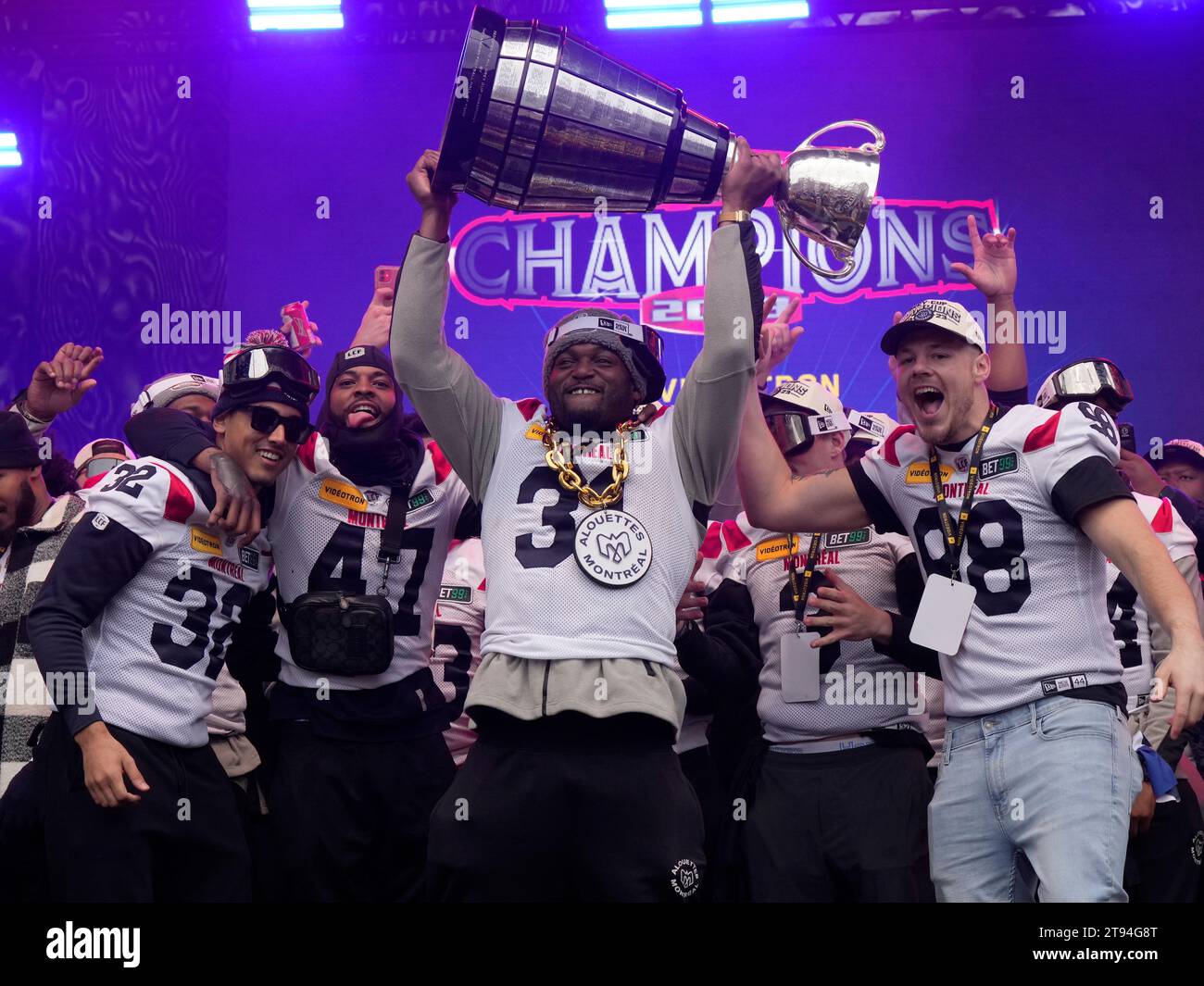 Montreal Alouettes CFL football running back William Stanback holds up ...