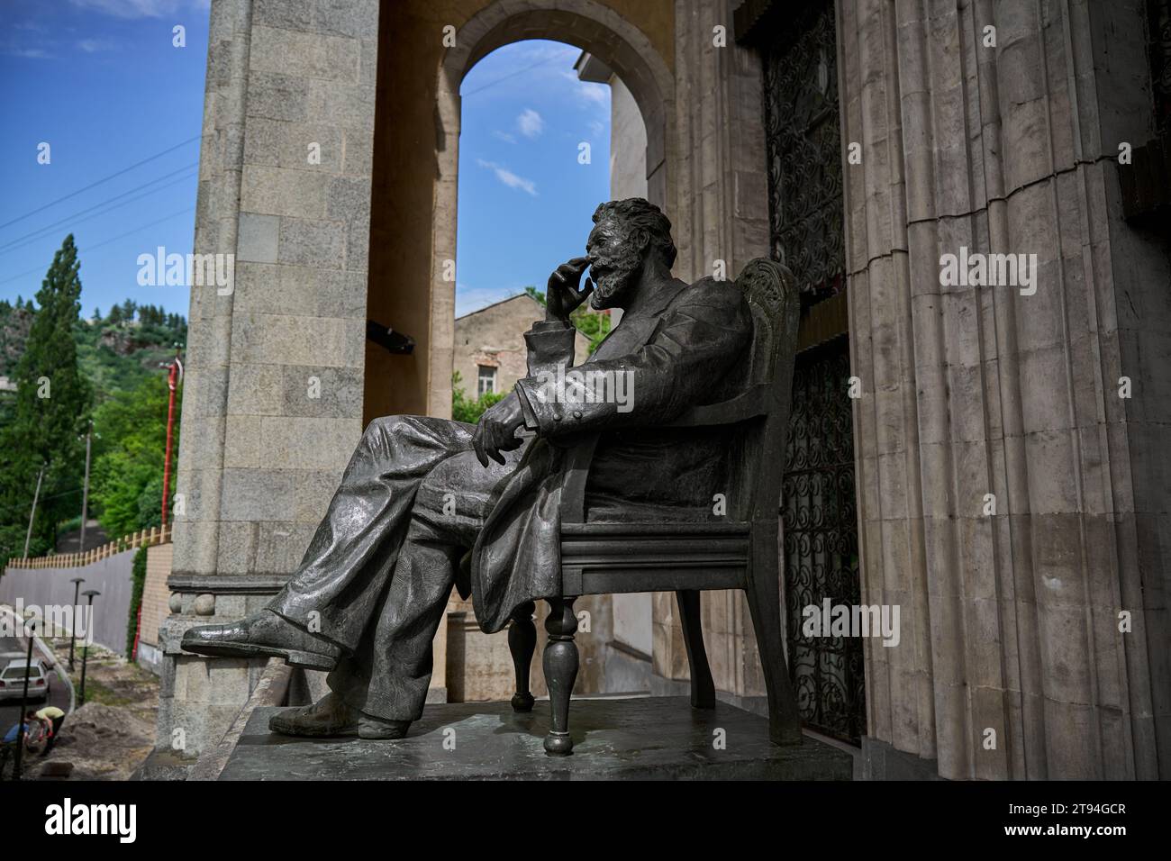 Akaki Tsereteli Theater, Statue von Akaki Tsereteli, Zereteli ...