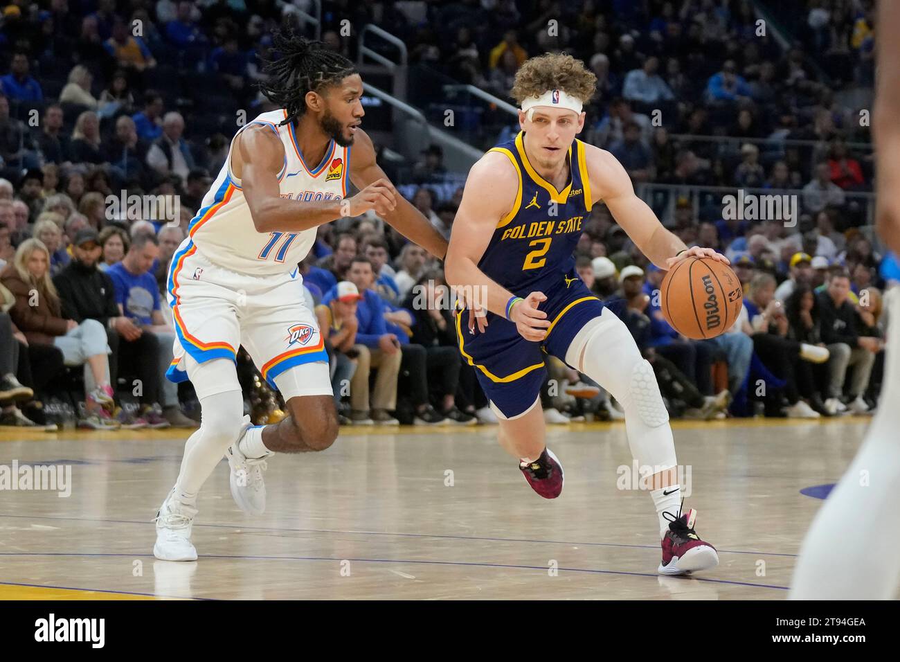 Golden State Warriors guard Brandin Podziemski (2) drives to the basket ...