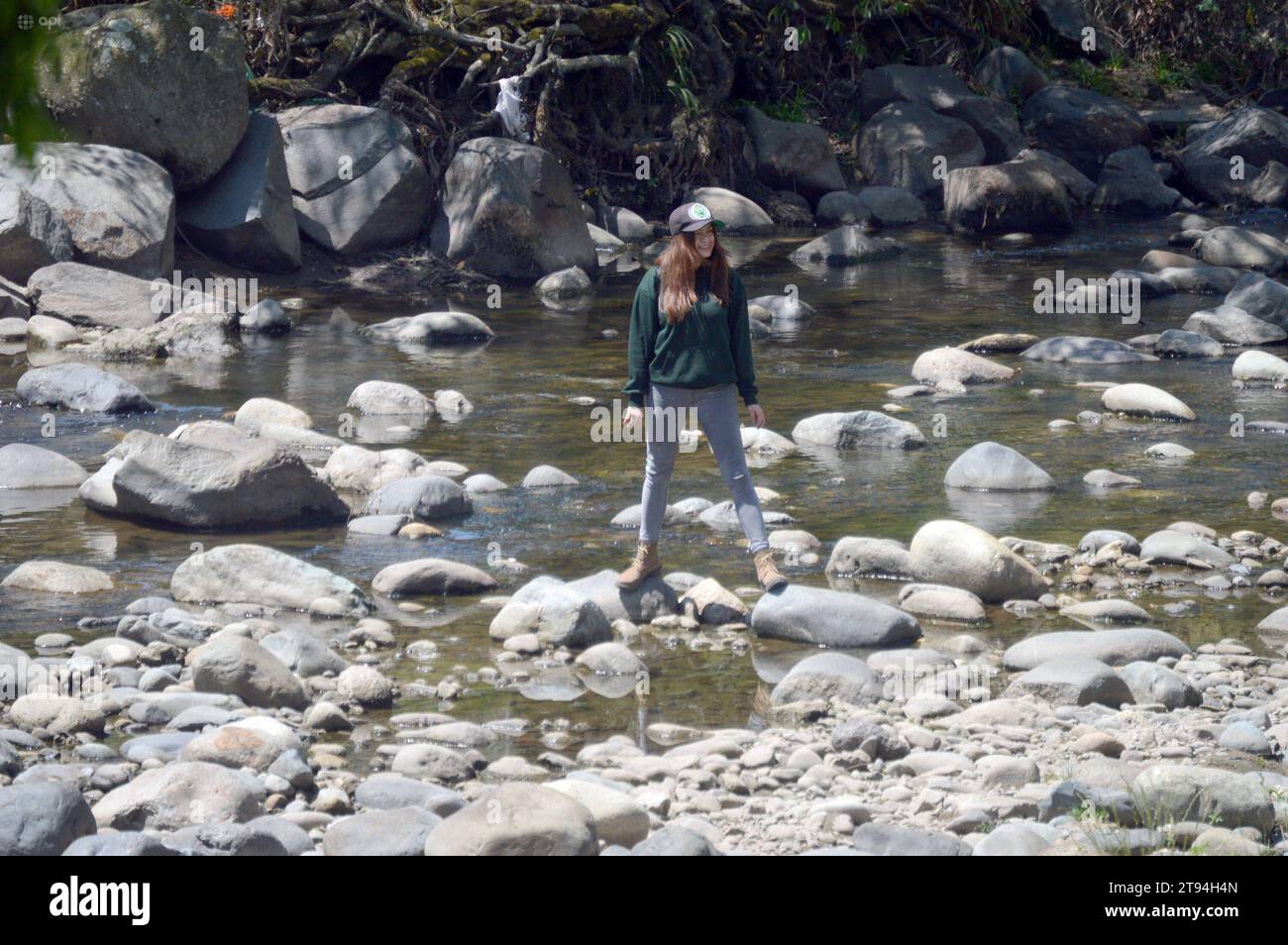 CUENCA-ESTIAJE-RIO TOMEBAMBA Cuenca, Ecuador 22 de noviembre de 2023 El ...