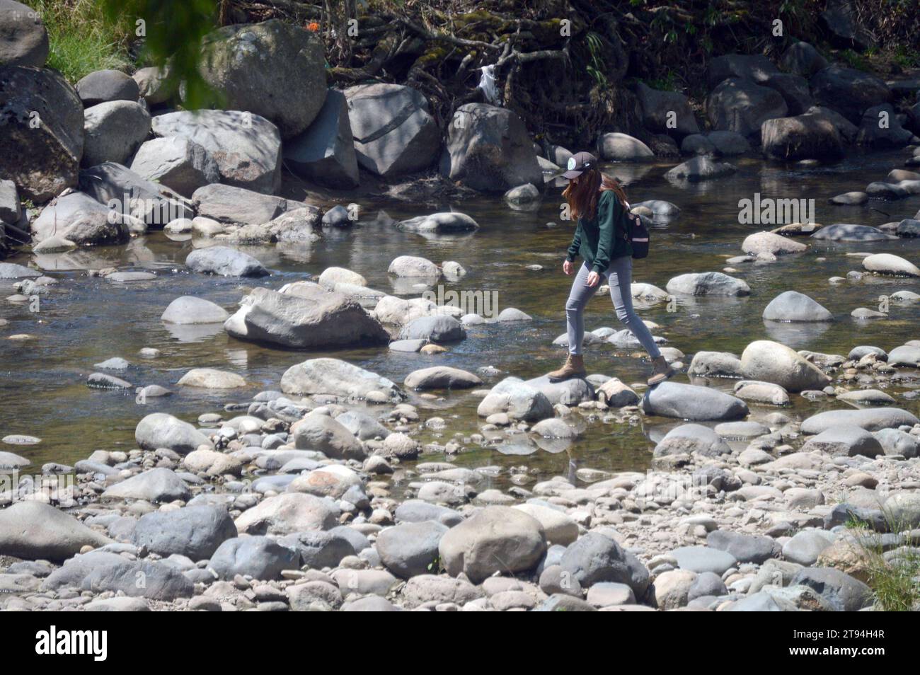CUENCA-ESTIAJE-RIO TOMEBAMBA Cuenca, Ecuador 22 de noviembre de 2023 El ...