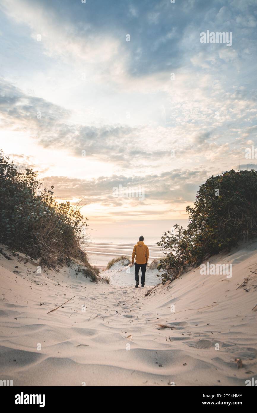 Traveler follows and presents events on the beaches of Dunkirk, France ...