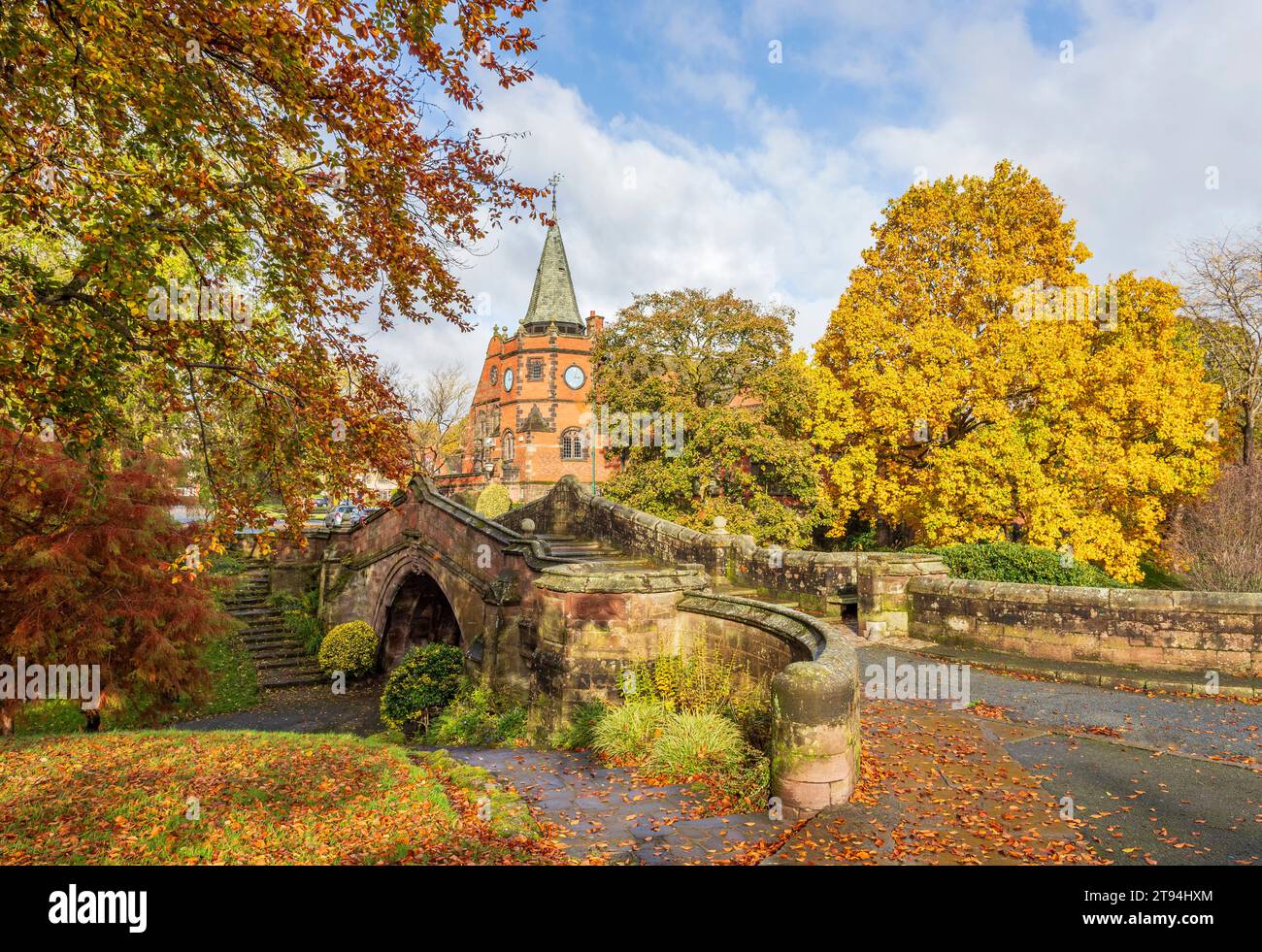 The Dell Bridge, Port Sunlight, with the Lyceum building beyond Stock ...