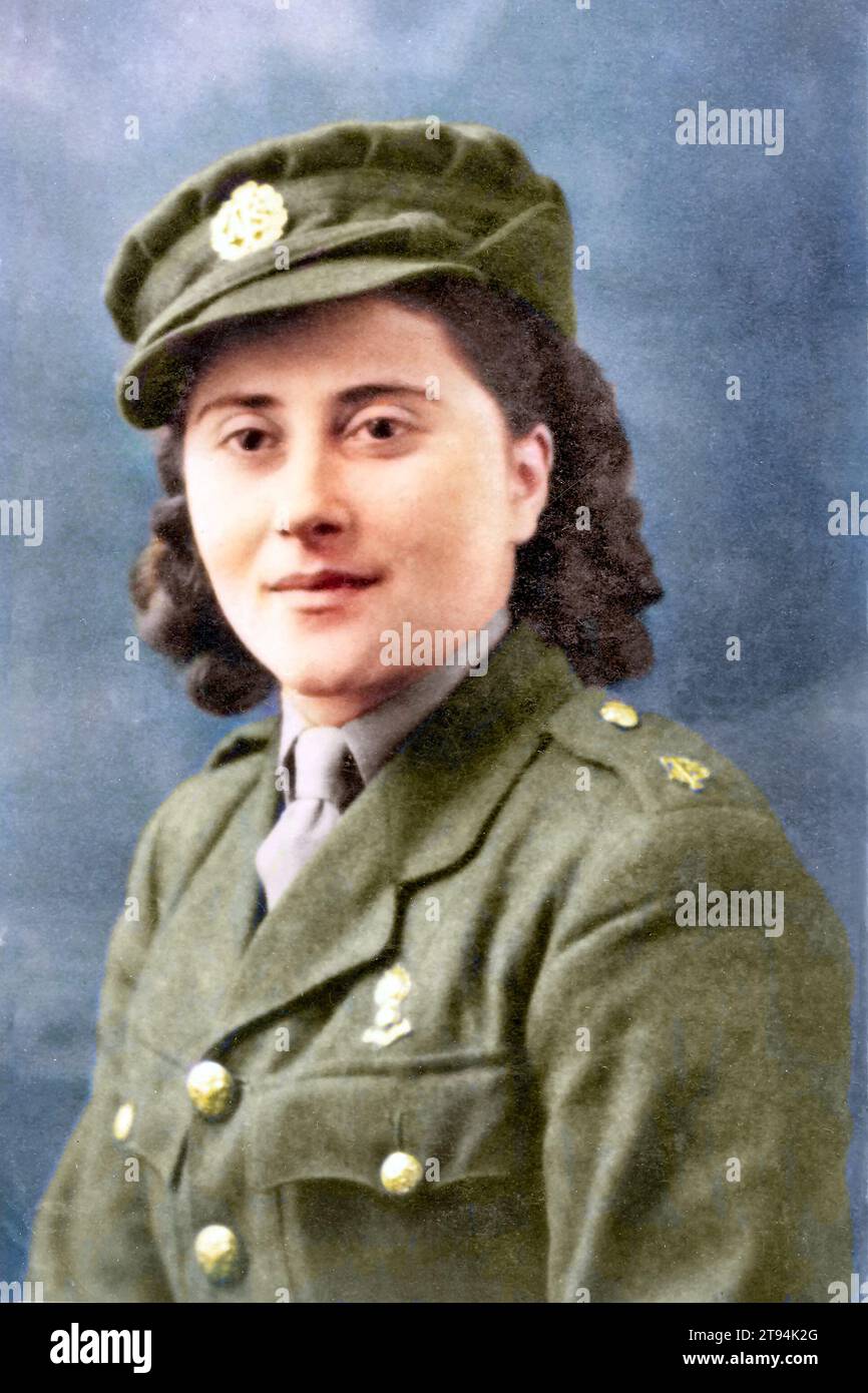 colourised bw photo of pretty ATS girl who operated radar in ww2 Stock ...