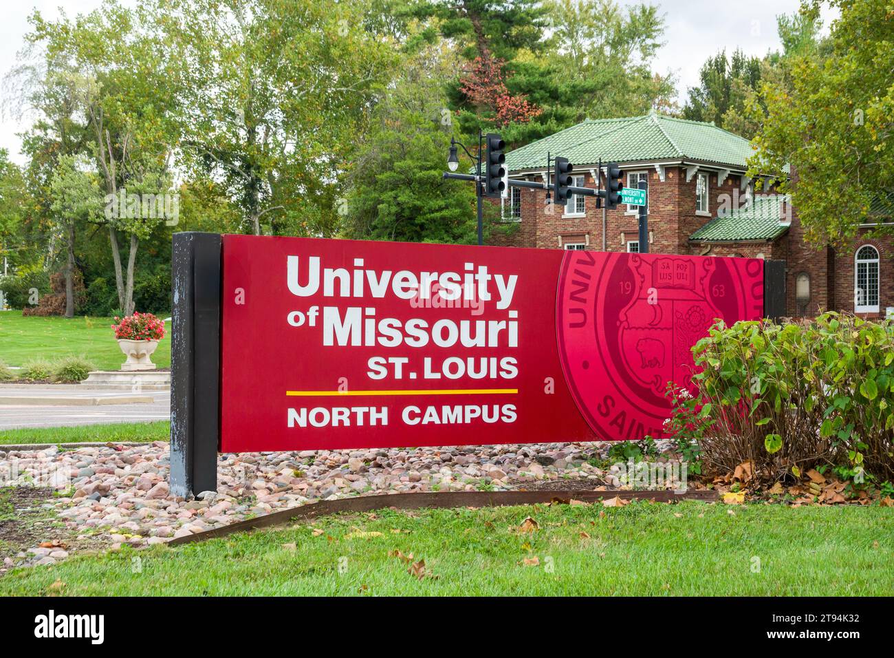 ST. LOUIS, MO, USA - OCTOBER 19, 2023: Entrance sign and campus view of the campus of the ...