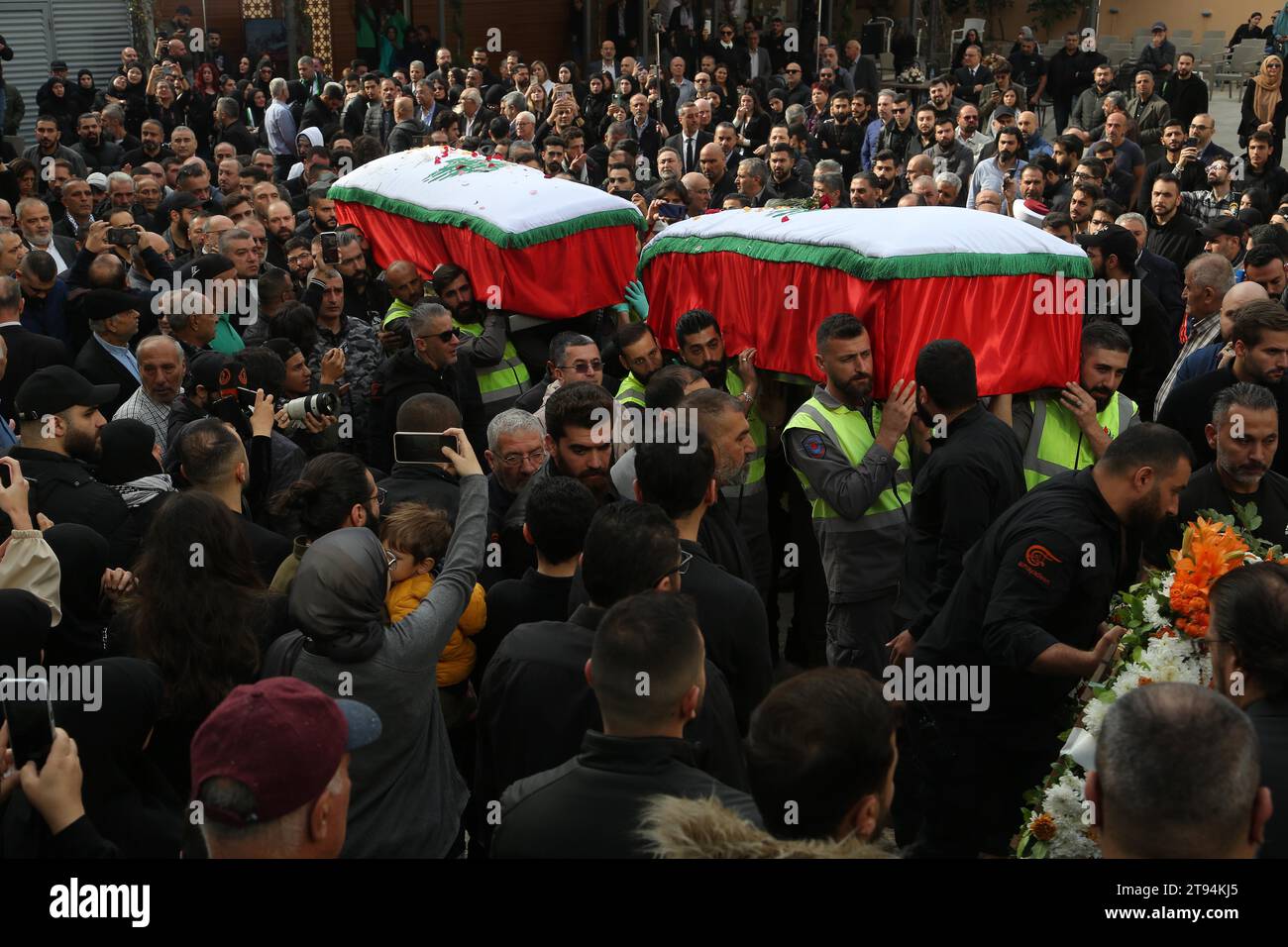 (231122) -- BEIRUT, Nov. 22, 2023 (Xinhua) -- People attend the funeral ...