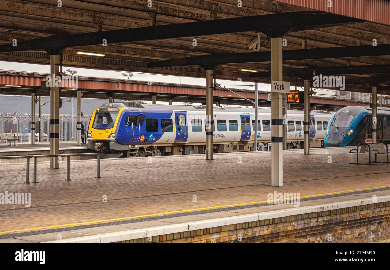 Rail stanchions hi-res stock photography and images - Alamy
