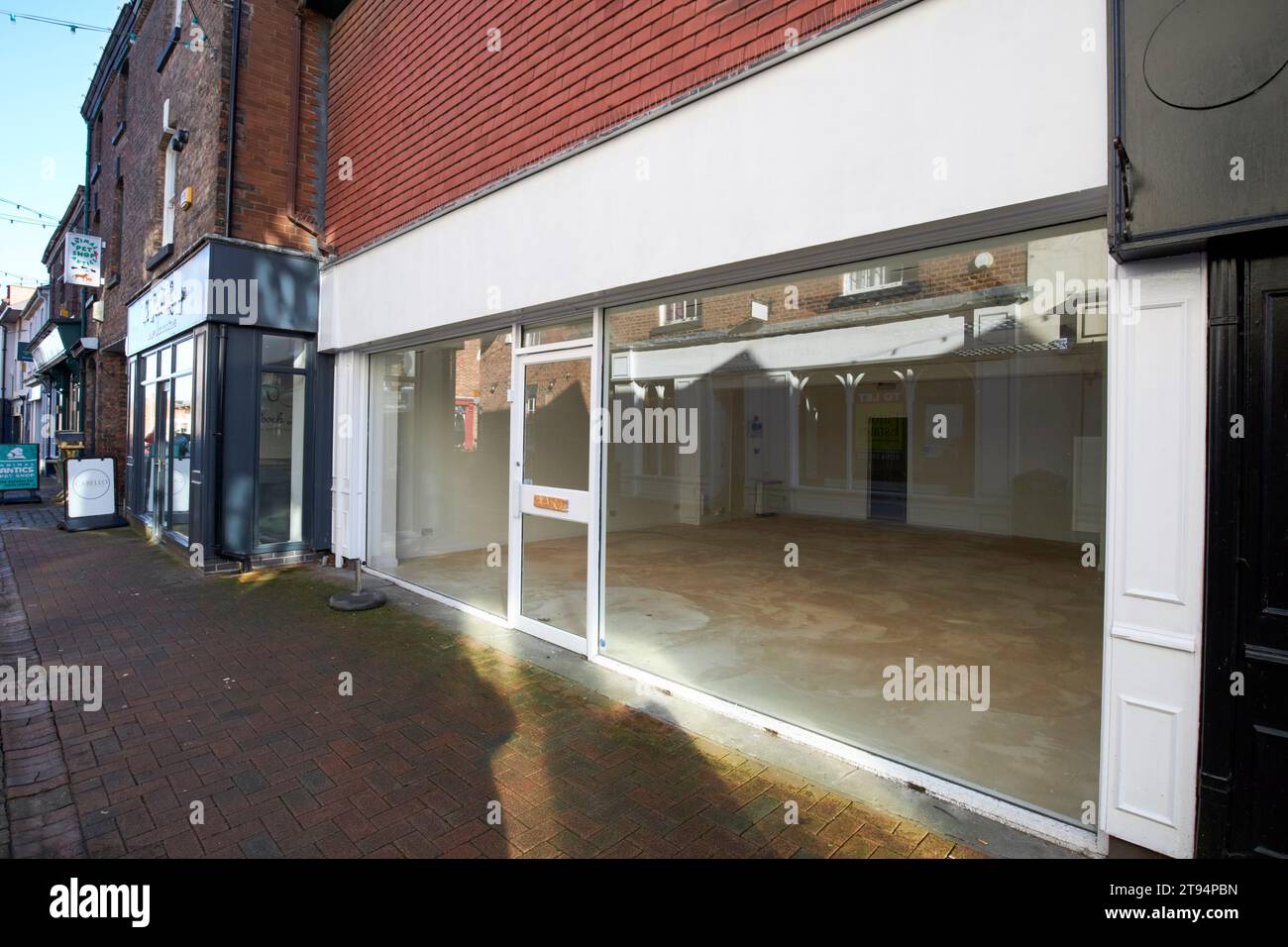 empty retail shop in the town centre of ormskirk, lancashire, england ...