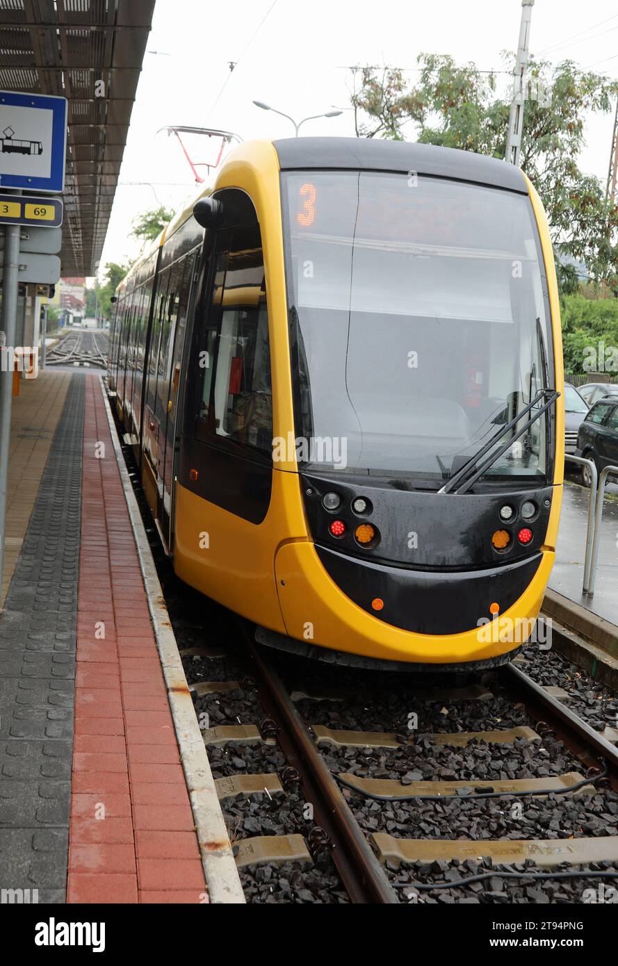 Number 3 coach hi-res stock photography and images - Alamy