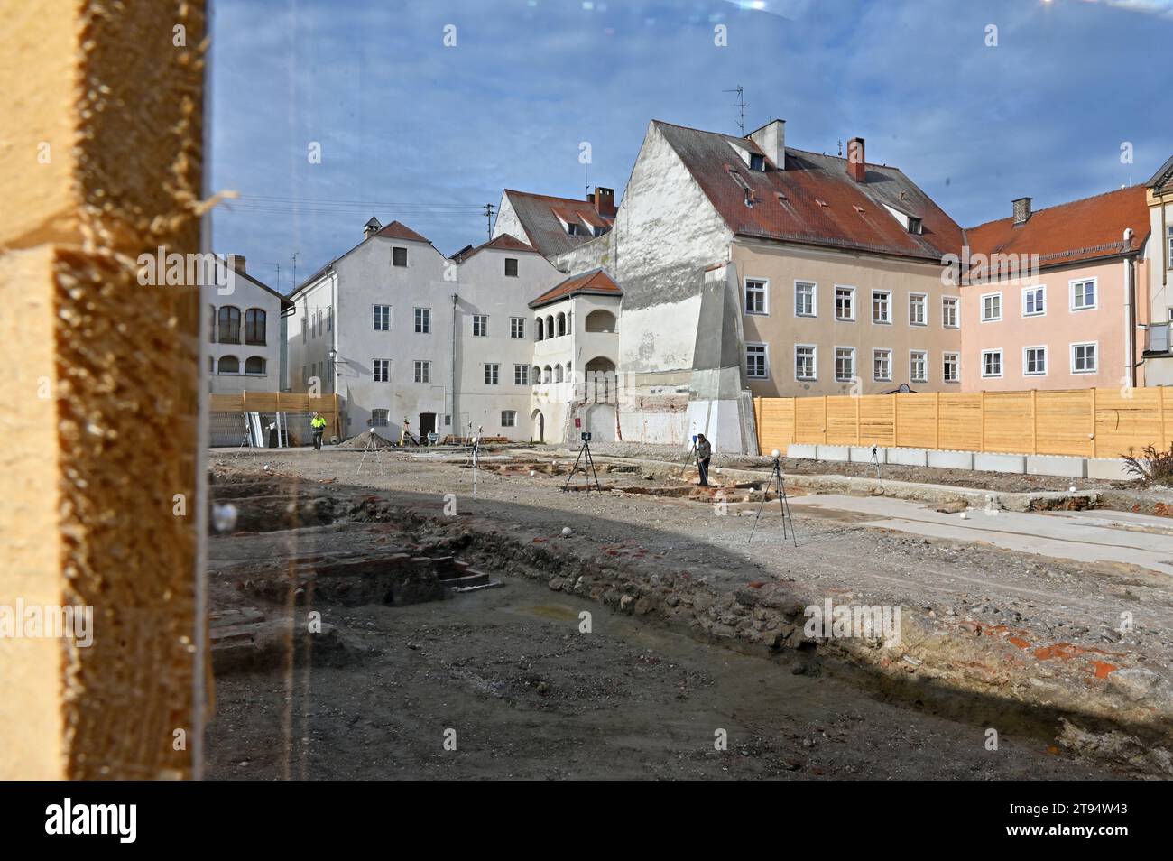 Hitler's birthplace - reconstruction and, in the square behind it, an ...