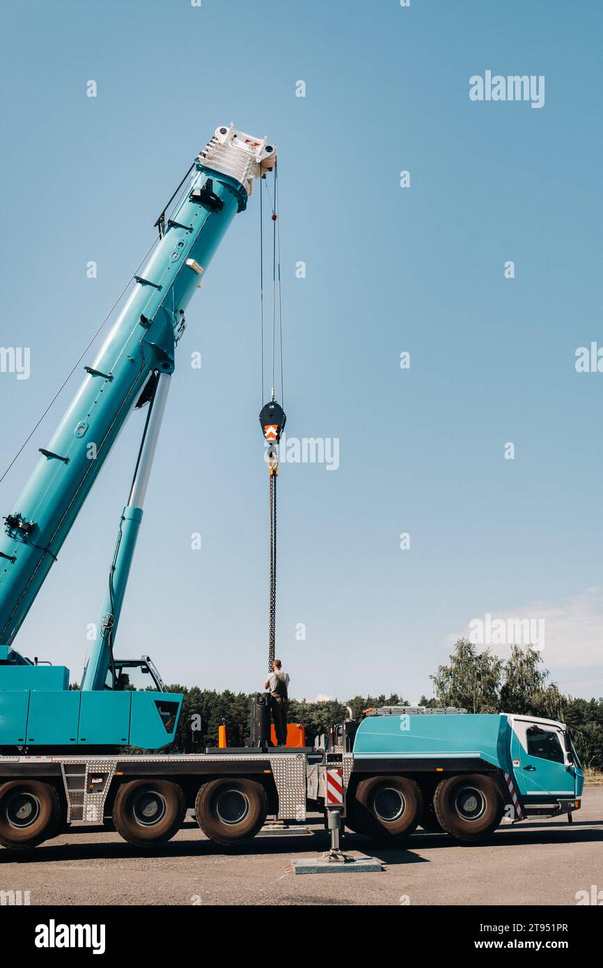Counterweight drive construction crane hi-res stock photography and ...