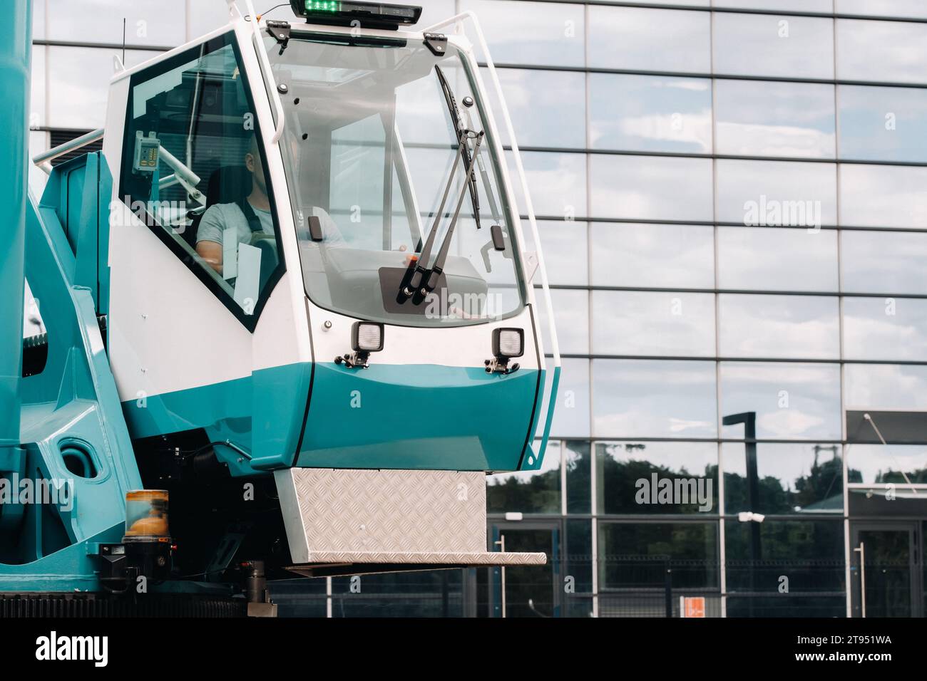 Car lift operator hi-res stock photography and images - Alamy