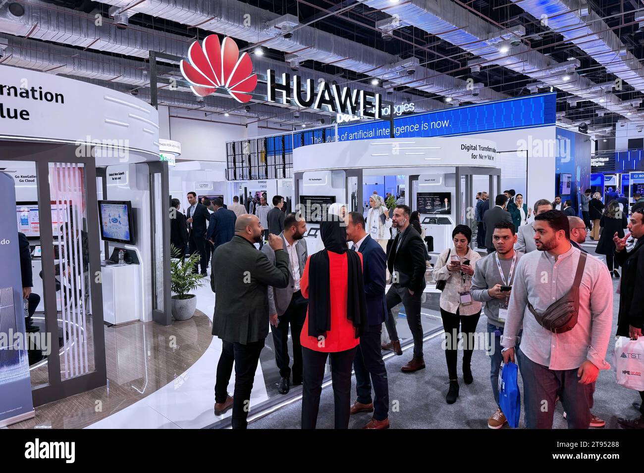 Cairo, Egypt. 21st Nov, 2023. People visit the booth of Chinese tech ...