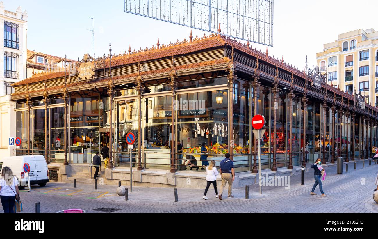 Madrid, Spain, 09.10.21. The Mercado de San Miguel (San Miguel Market ...
