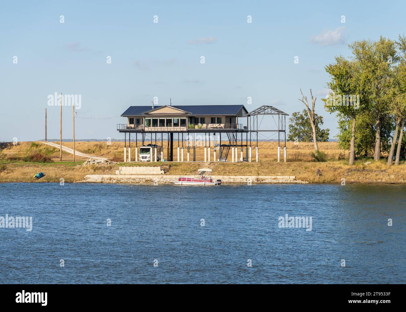 Modern home on very tall structure of stilts by the Mississippi river ...