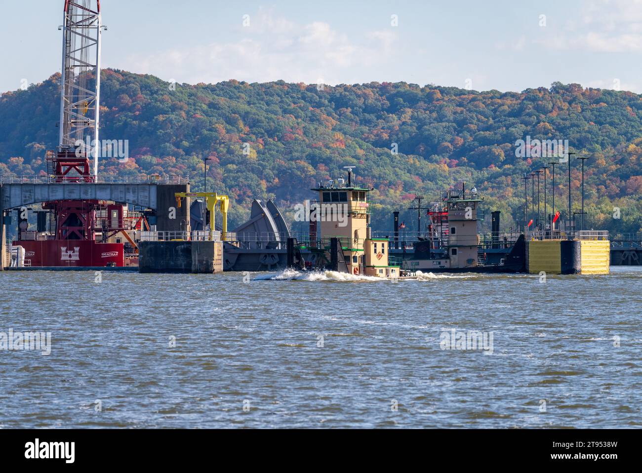 Hannibal, MO - 20 October 2023: Lock and Dam no. 12 on Upper ...