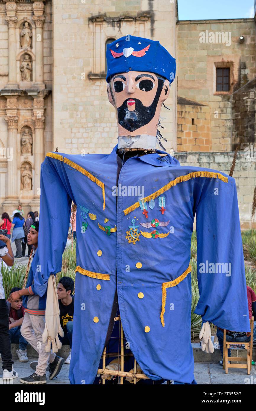 Mojiganga giant puppets hi-res stock photography and images - Alamy